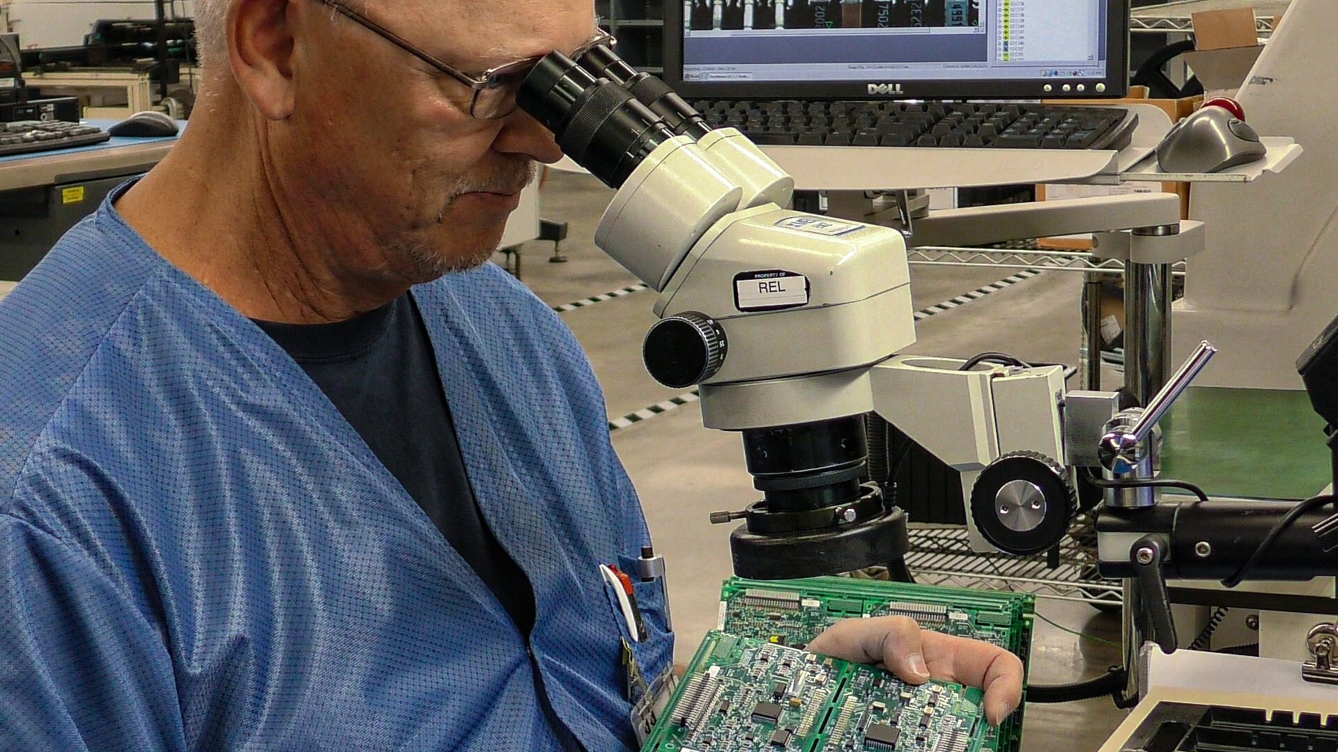 PCB Assembly: Surface Mount Technology | RIS Blog